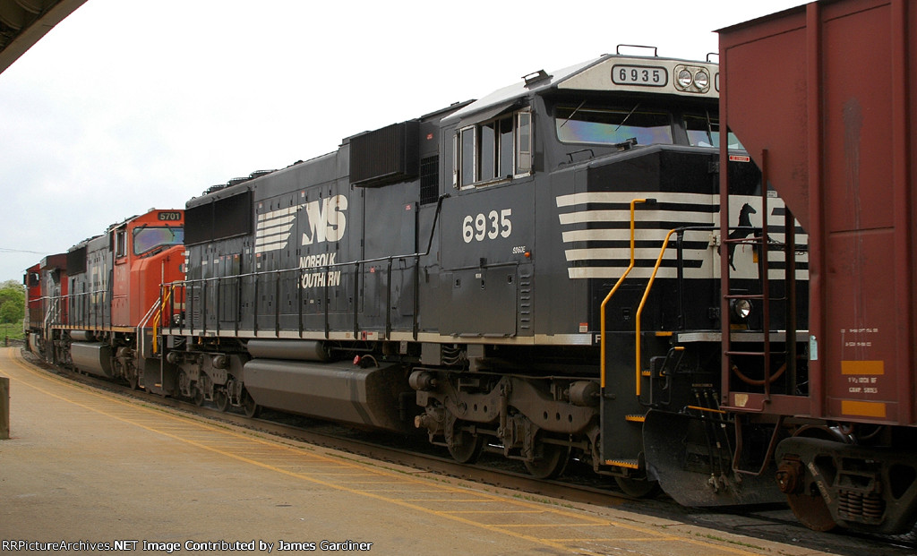 NS 6935